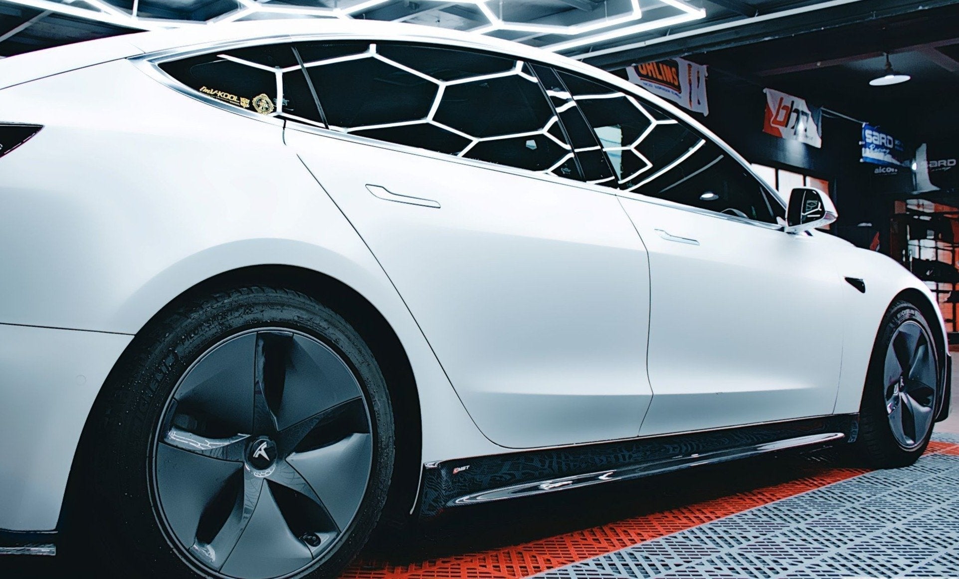 CMST - TESLA MODEL 3 CARBON FIBRE SIDE SKIRTS V3 – Mod Central